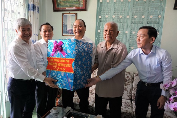 Thủ tướng Chính phủ Nguyễn Xuân Phúc thăm, chúc Tết cổ truyền đồng bào ...