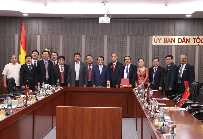 Bộ trưởng, Chủ nhiệm UBDT Hầu A Lềnh tiếp xã giao Đoàn cấp cao Ủy ban ...